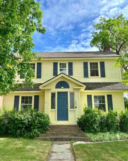 10 Unique House And Shutter Color Combinations - WillyHomes