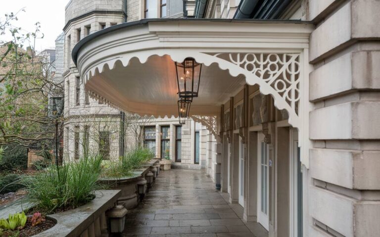 17 Stunning Overhang Roof Ideas to Elevate Your Home - WillyHomes