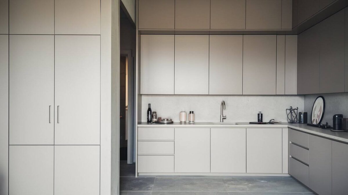 19 Beautiful Greige Kitchen Cabinets Ideas & Guide - WillyHomes