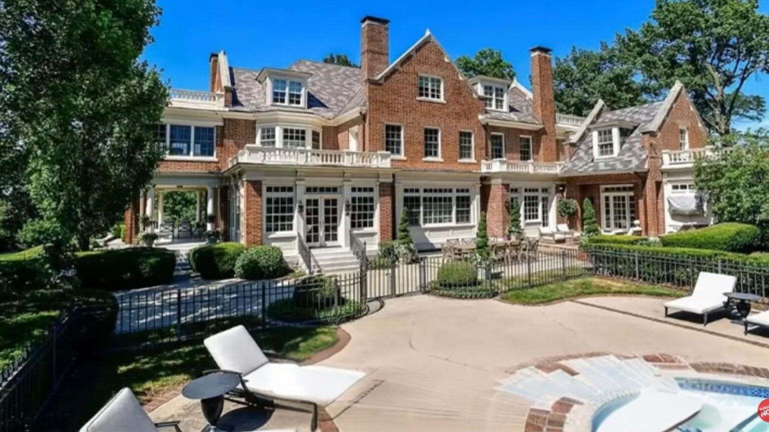 Barry Sanders House: Inside His Wichita Family Home - WillyHomes